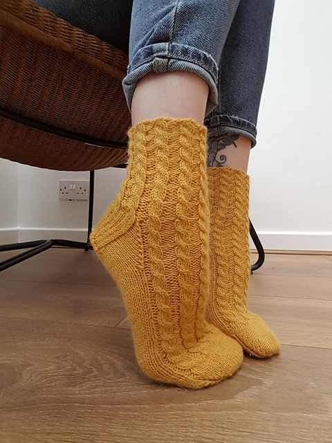 Ravelry: Pretzel socks pattern by Laura Dean