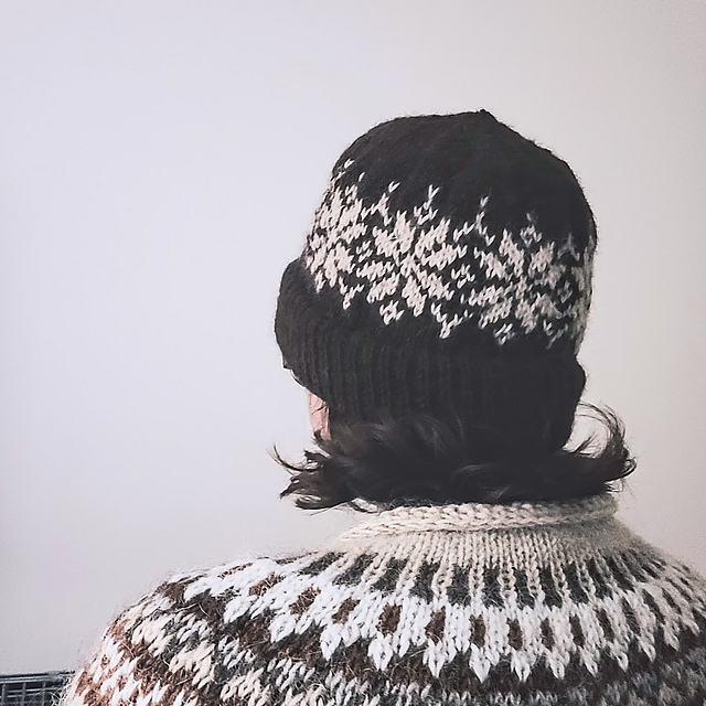 Ravelry: Snowflake hat pattern by Laura Dean