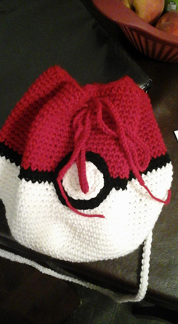 Ravelry: Pokeball purse pattern by Rose Dryer