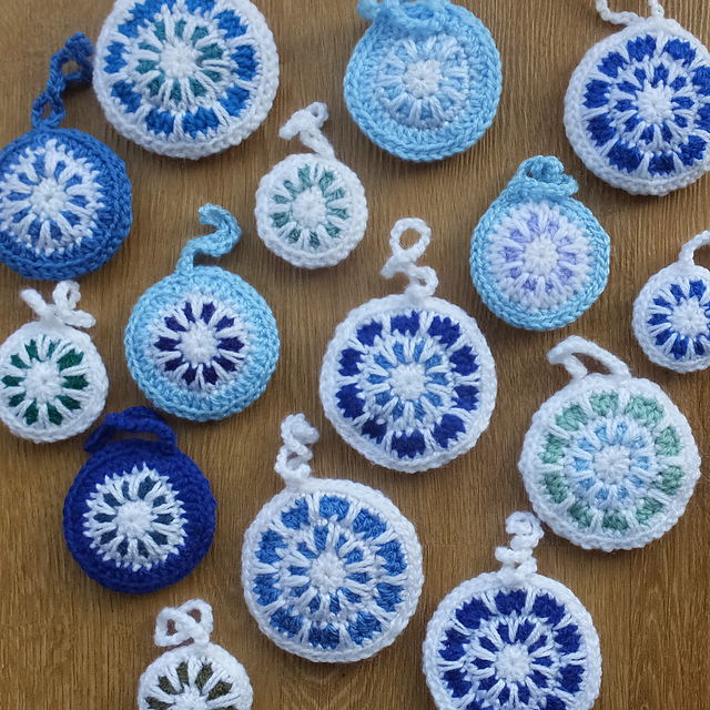 Ravelry: Spike Stitch Circles pattern by Rosie Forth