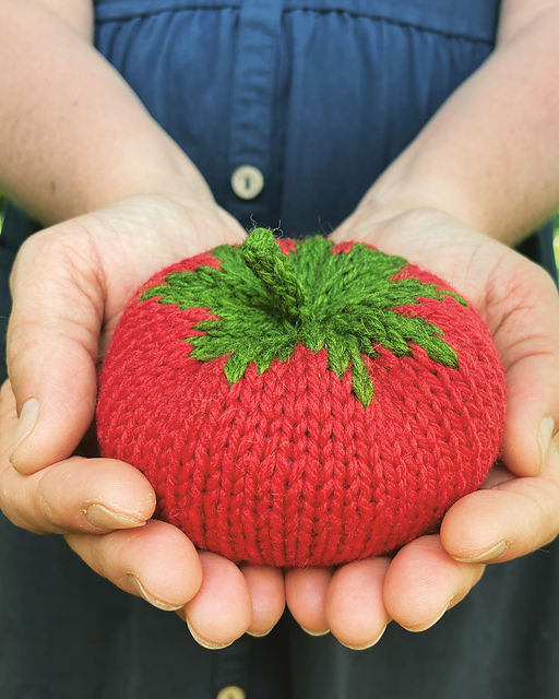 Ravelry: Garden Tomato pattern by RosiePosieKnitCo