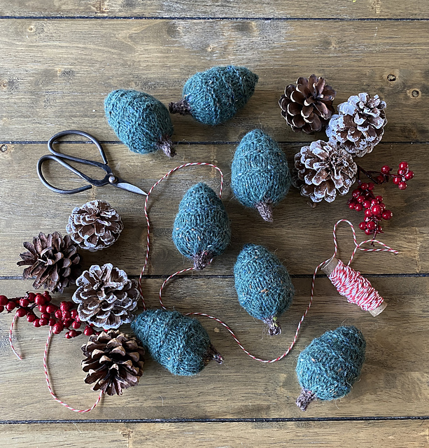 Ravelry: Tiny Evergreen Garland pattern by RosiePosieKnitCo
