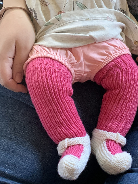 Ravelry: No. 915 Infant's Knee Socks pattern by Columbia Yarns