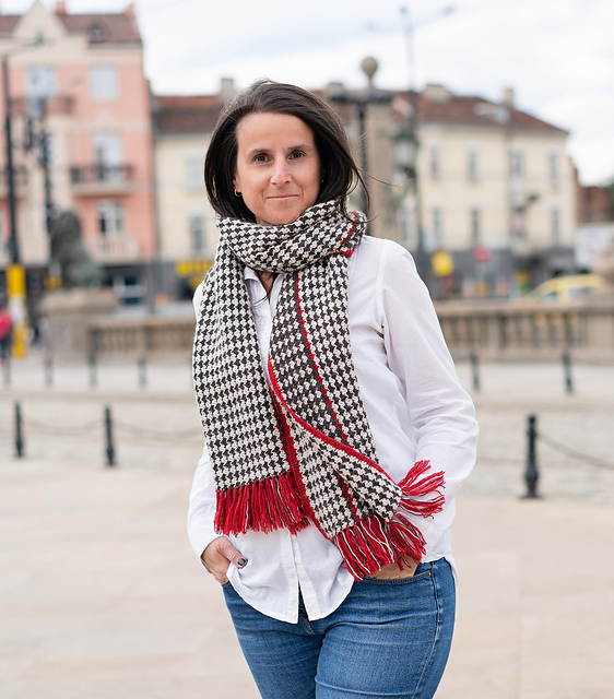 Ravelry: The Thin Red Line pattern by Elitza Chernaeva