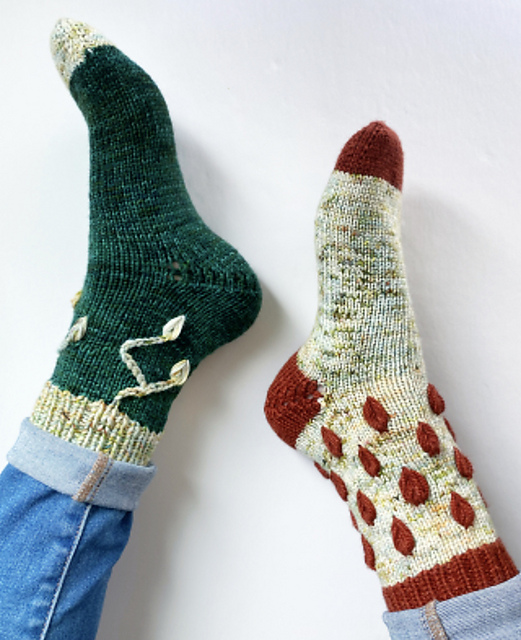 Ravelry: Les Feuilles Sock Set pattern by Hayley Alexandra