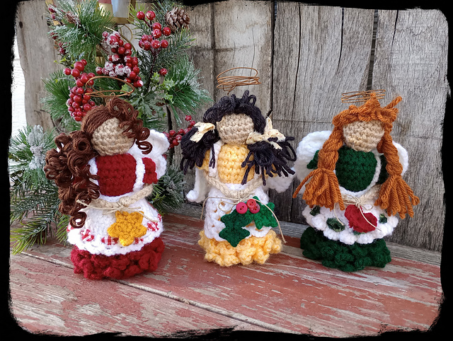 Ravelry: Christmas Angel Dolls pattern by Country Life in Crochet