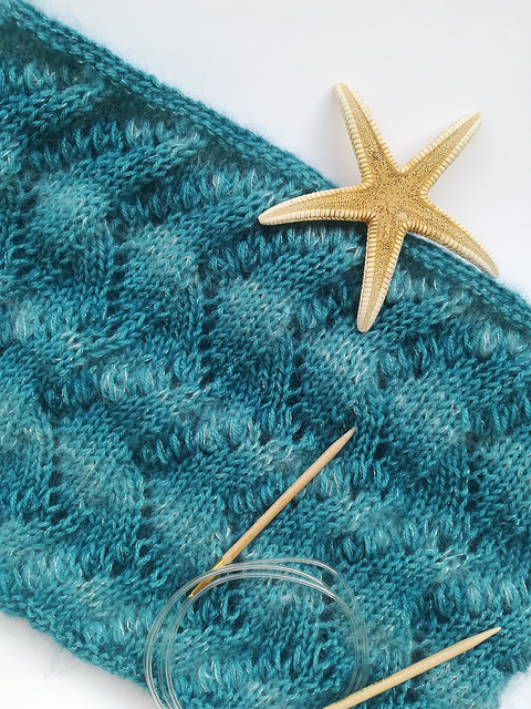 Ravelry: Due gasse pattern by Ruta Sab.