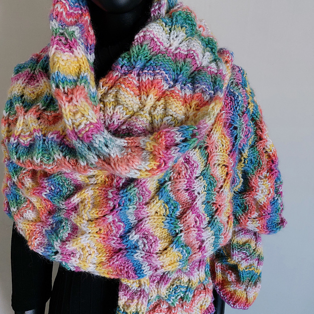 Ravelry: Rainbow ribbon scarf pattern by Ruta Sab.