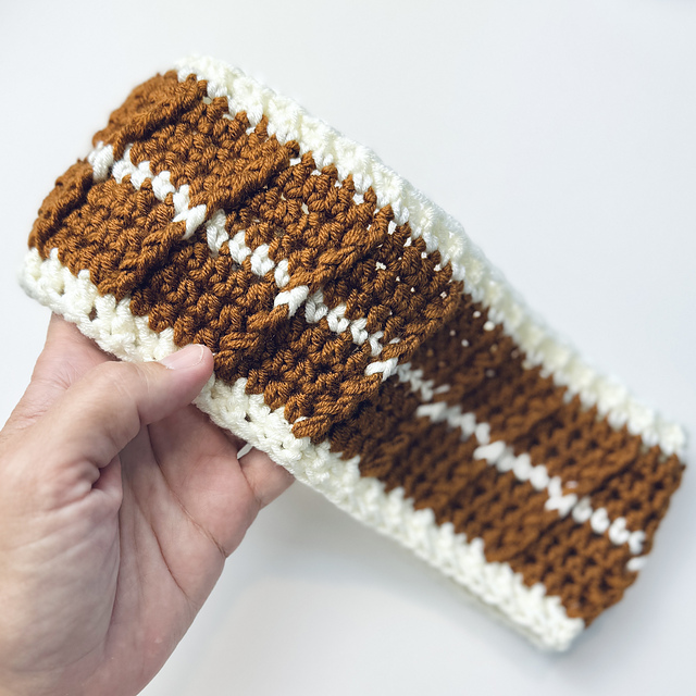 Ravelry: SASSy Swirls Ear Warmer pattern by Angie Dooley