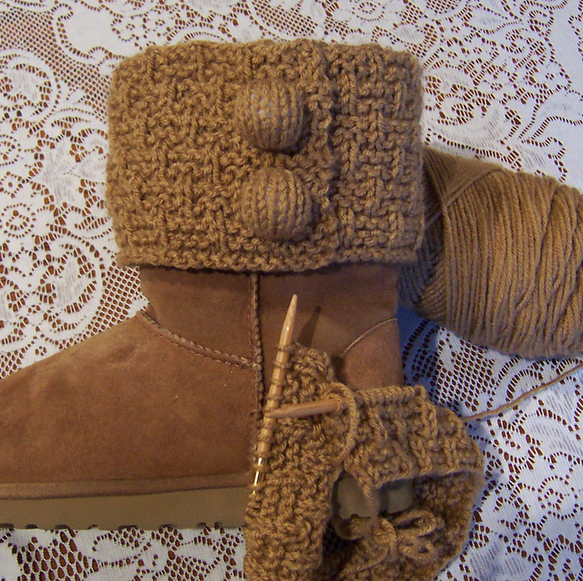 Ravelry: UGG Lattice Cardy Imitation Boot Cuff pattern by Sue Green