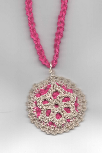 Ravelry: Easy Flower Pendant pattern by Shala