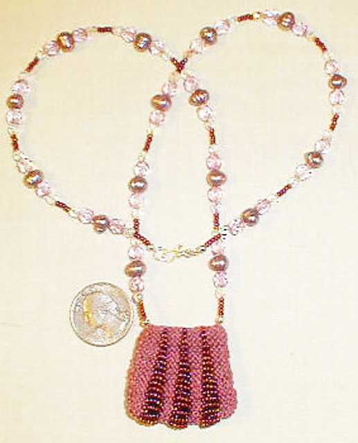 Ravelry: Quarter-sized Beaded Pendant Bag pattern by Shala