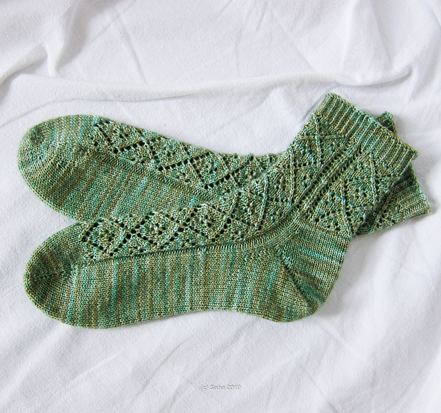 Ravelry: Diamonds and Daisies pattern by La Maison de Saba