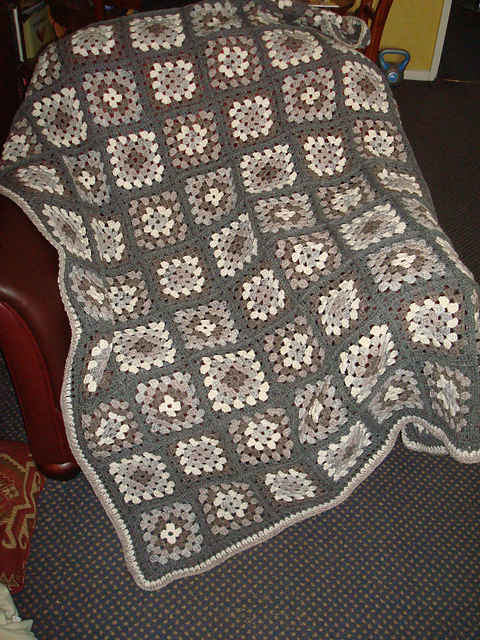 Ravelry: Granny Square Throw Rug pattern by Patons UK