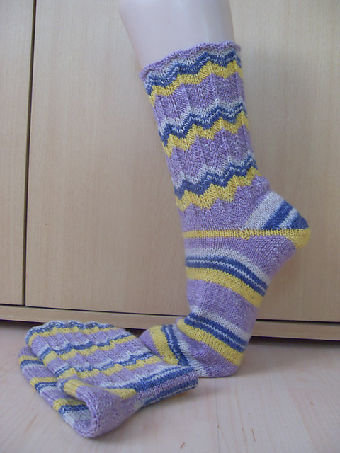 Ravelry: Im Missoni-Zackenmuster pattern by Gisela Klöpper, Milla Schoen