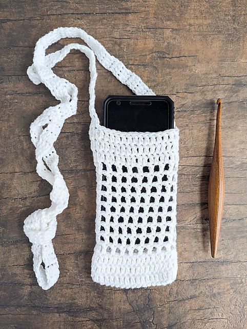 Ravelry: Easy Mesh Cell Phone Tote pattern by Katie Clary