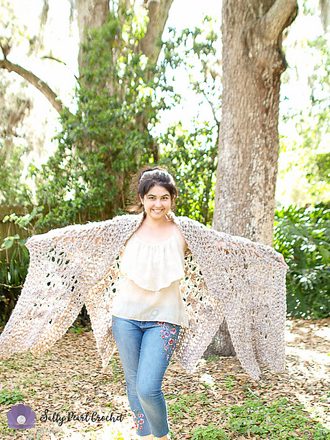 Ravelry: Chunky Clamshell Lace Poncho pattern by Katie Clary