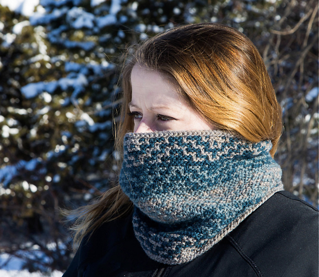 Ravelry: Catch A Wave Cowl pattern by Samantha MacKay