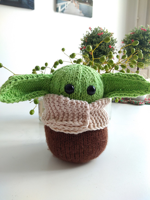 Ravelry: Baby Yoda agujas circulares pattern by Sara Araque