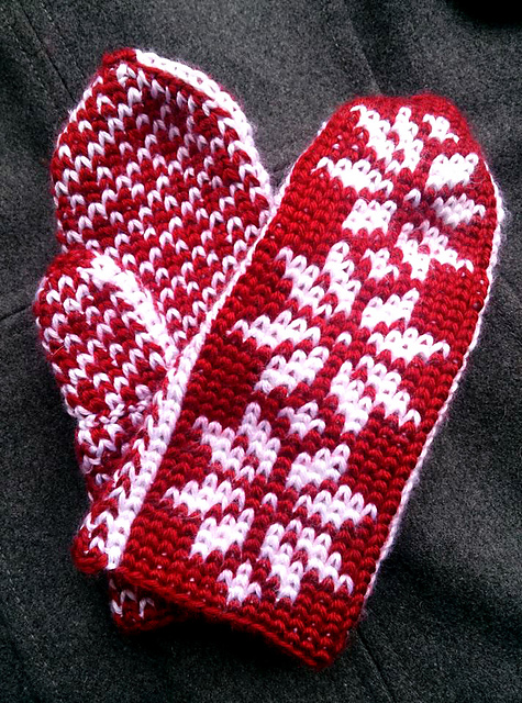 Ravelry: Snowflake Mittens pattern by Sarah Richards