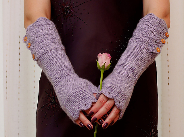 Ravelry: Alexandria Gauntlets pattern by Sarah Alderson