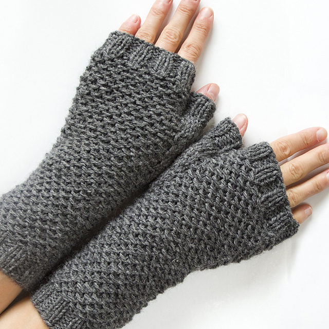 Ravelry: Honeycomb Mittens pattern by Sarah Cooke
