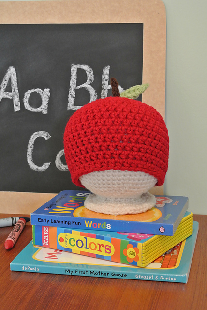 Ravelry: Apple Hat- Newborn- 5 years pattern by Sarah Horrocks