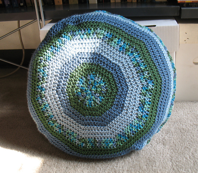Ravelry: Round Pillow pattern by Sue Galucki