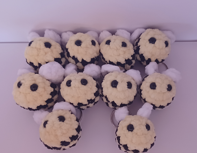 Ravelry: Mini Chunky Bee pattern by Sarah Milligan