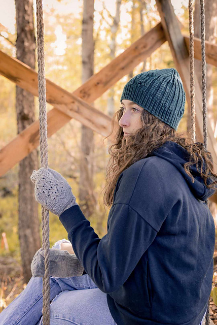 Ravelry: Marée (hat) pattern by Sarah Bleau Design