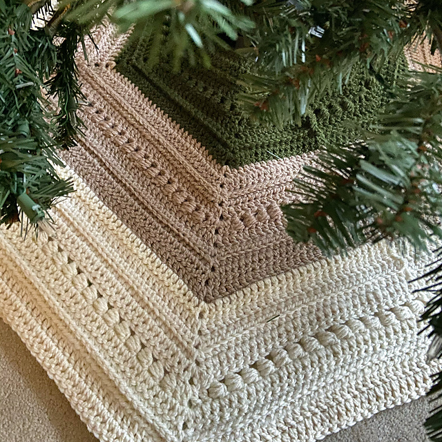 Ravelry: Evergreen Tree Skirt pattern by Sarah W.