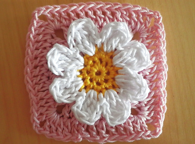 Ravelry: Dainty Daisy Crochet Block pattern by Šárka Homfray