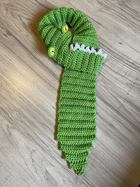 Ravelry: Alligator Scarf pattern by Saundra Wilk