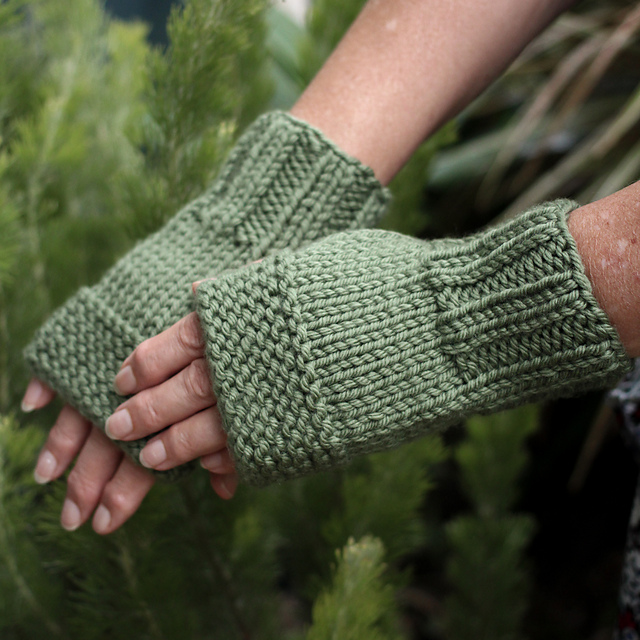 Ravelry: Beginner's Hand Warmers pattern by Say Little Hen