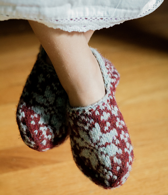 Ravelry: Olsen Slippers pattern by Kristin Drysdale