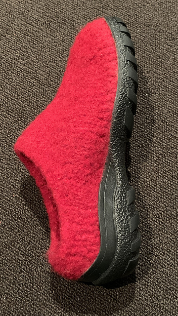 Ravelry: Scoopygogo's Felted clogs with soles