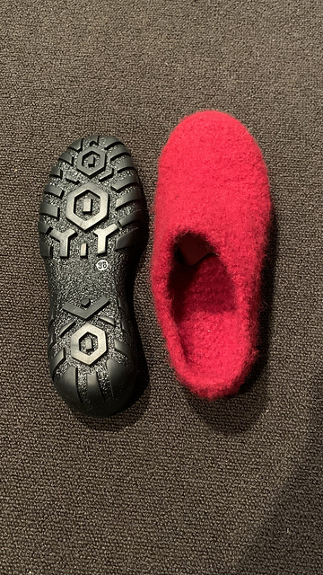 Ravelry: Scoopygogo's Felted clogs with soles