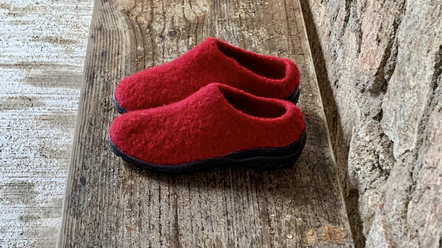 Ravelry: Scoopygogo's Felted clogs with soles