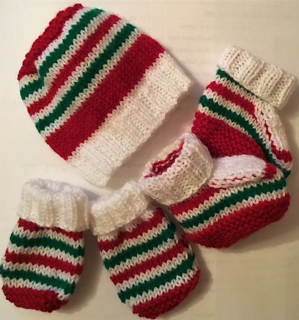 Ravelry: Seasonknits' Christmas Hat set