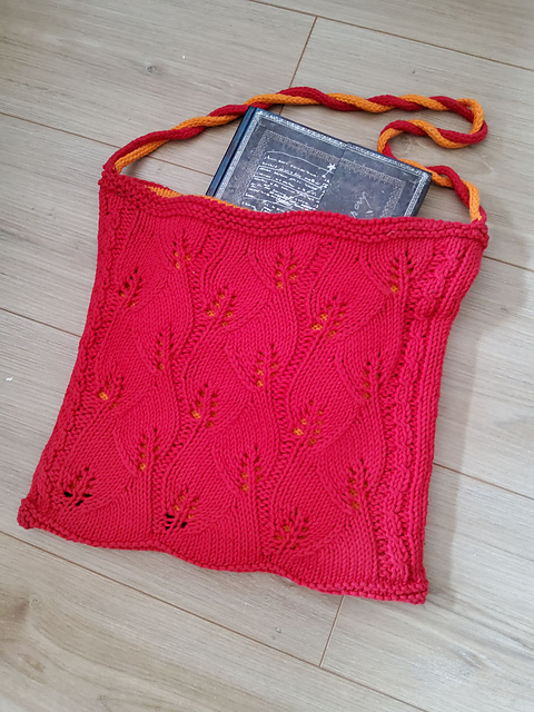 Ravelry: Phoenix Feathers Bag pattern by Red and the Wolf Designs