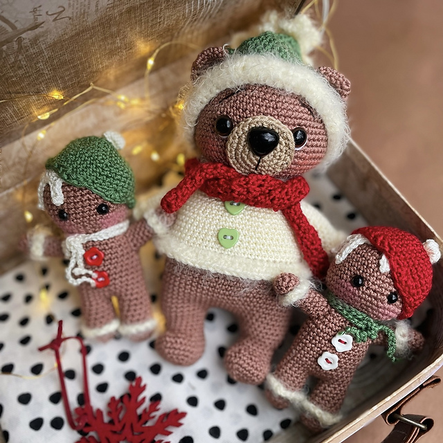 Ravelry: Tuffy the Christmas Bear pattern by Zeynep Bakar