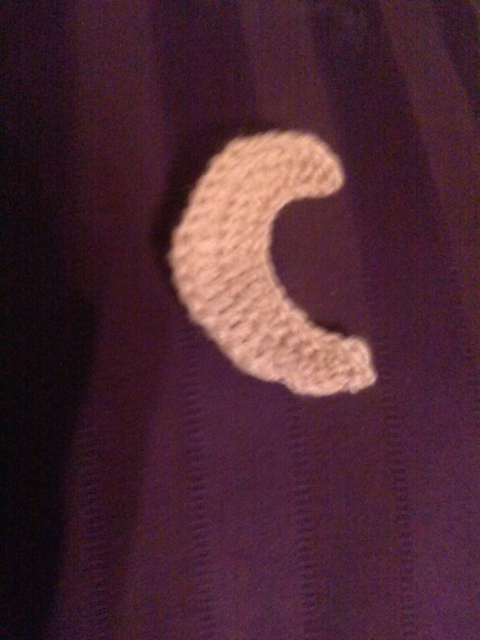 Ravelry: Moon Appliqué pattern by Kelly DeSandro