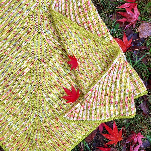 Ravelry: Fernshaw Shawl pattern by Shara Made