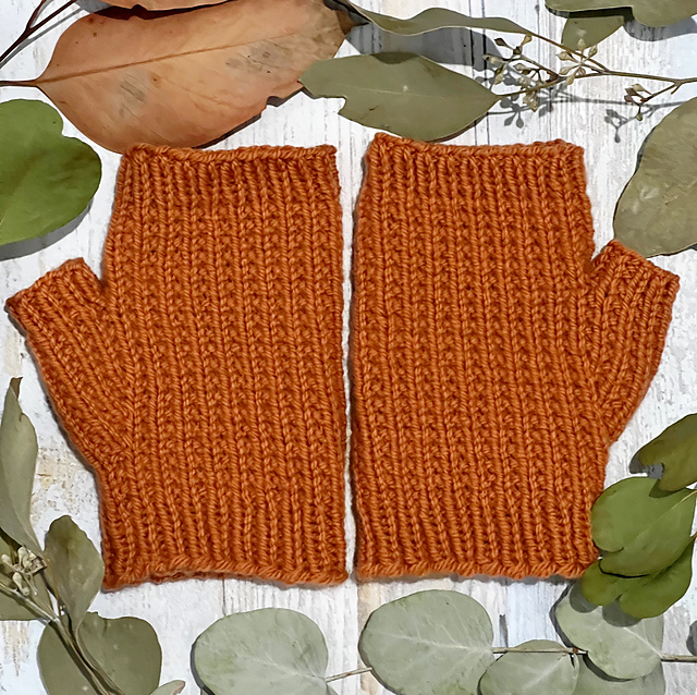 Ravelry: Linea Mitts pattern by Shara Made