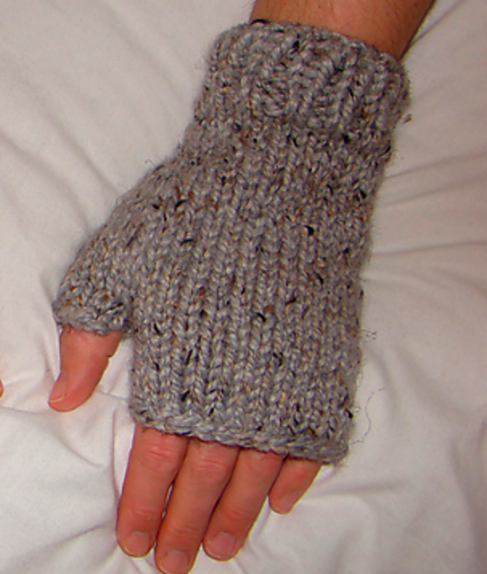 Ravelry: Men's Simple and Chunky Mittens pattern by Sheena Knits Canada