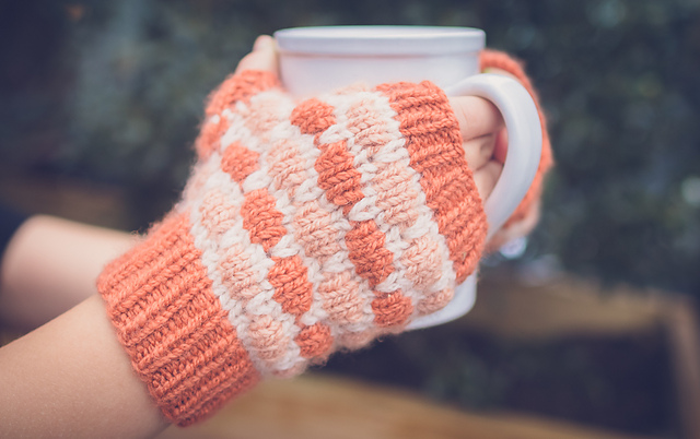 Ravelry: Prosecco Mitts pattern by Amanda Turcotte
