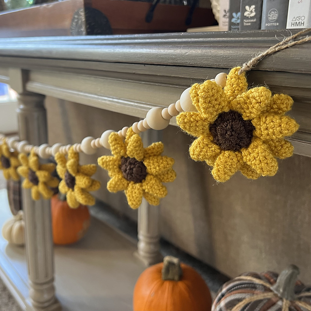 Ravelry: Sunflower Garland pattern by Sheena Jensen