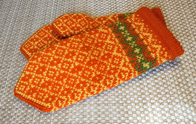 Ravelry: "Honeycomb" Mittens pattern by Sigita van Bruchem