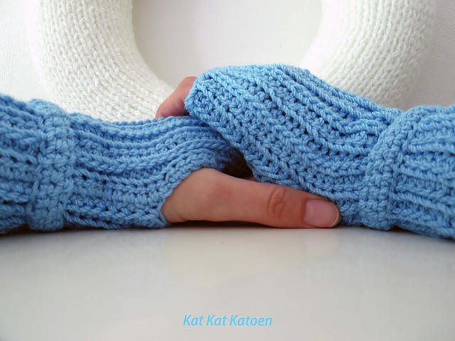 Ravelry: Winterblue Wrist Warmers pattern by Kat Kat Katoen