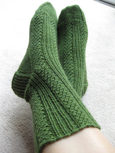 Ravelry: Diagonal Rib Socks pattern by Ann Budd